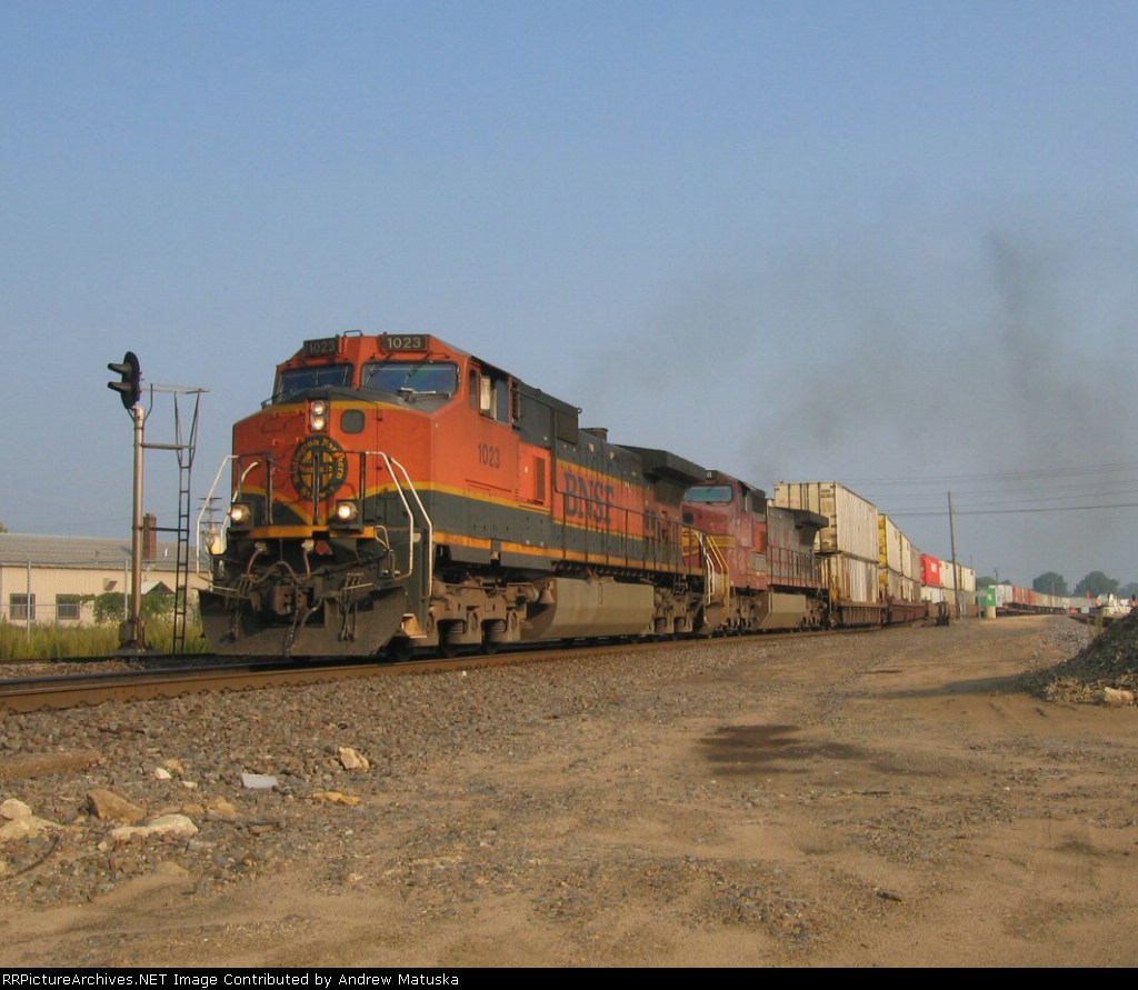 BNSF 1023